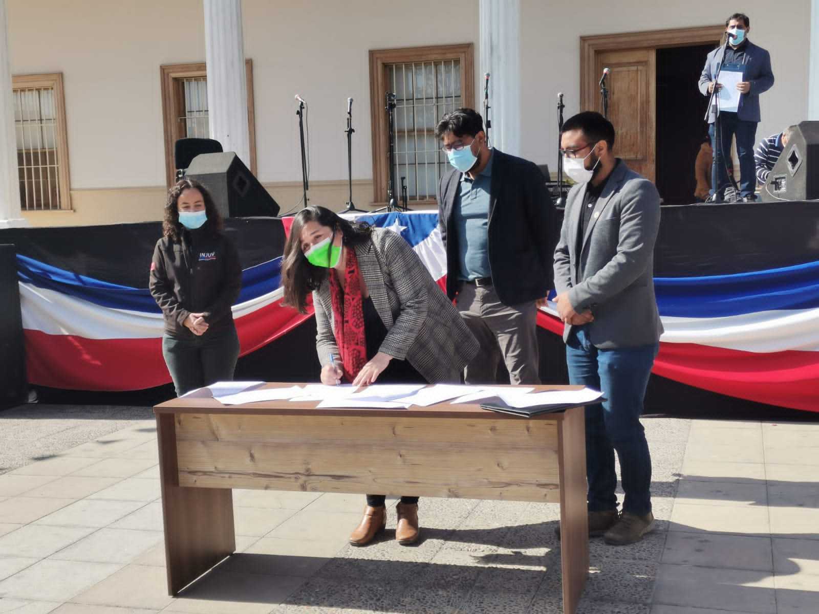 Injuv Y Municipalidad De Freirina Firman Convenio Para Instalar Oficina