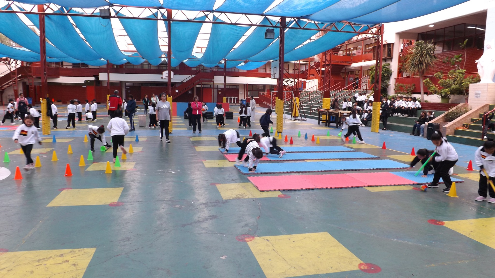 Liceo Católico Atacama se llenó de energía con el Día del Deporte ... Liceo Católico Atacama se llenó de energía con el Día del Deporte ...